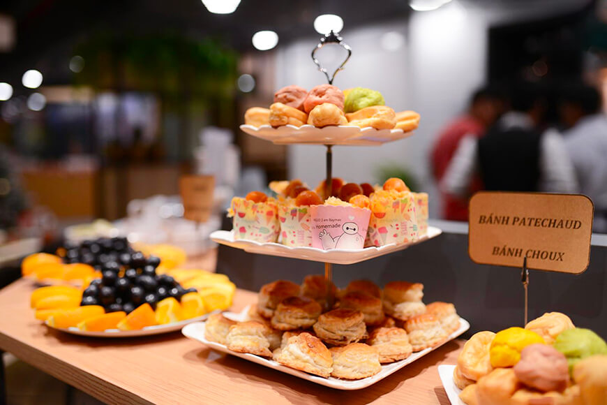 Chuẩn bị tiệc teabreak cho các cuộc họp bớt căng thẳng với trà và bánh